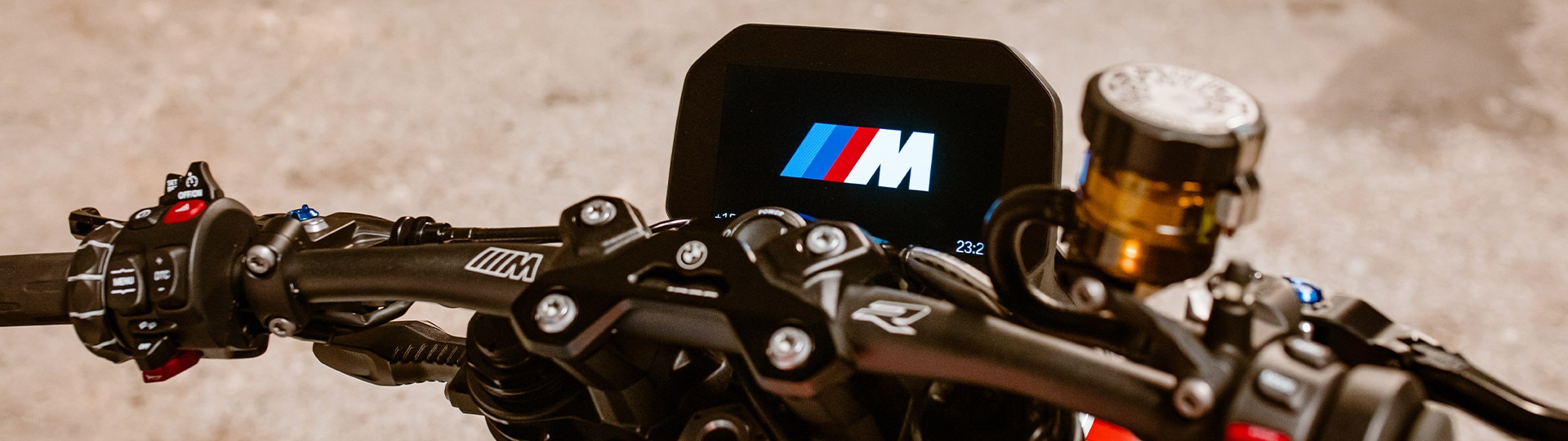 Données et équipement | M 1000 R | BMW Motorrad